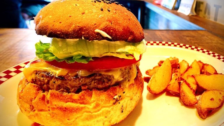 【MUNCH’S BURGER SHACK（マンチズ バーガー シャック）】（＠港区・田町_浜松町）肉の塊ゴロゴロのパテはミートラバーズ達の為 ...