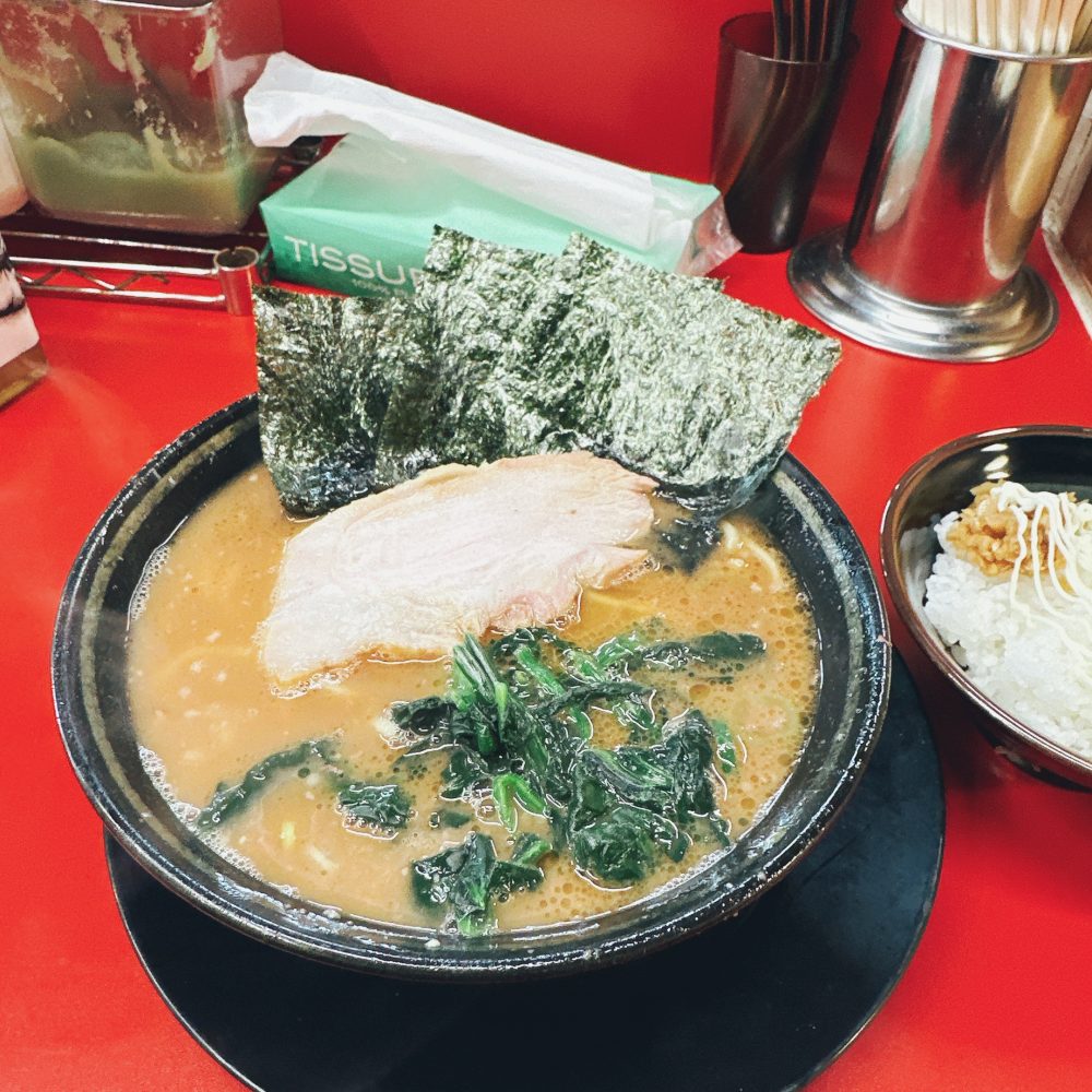 【王道家直系 IEKEI TOKYO】（＠千代田区・神田）元吉村家直系「王道家」の東京進出一号店│東京下町・ひとり飯